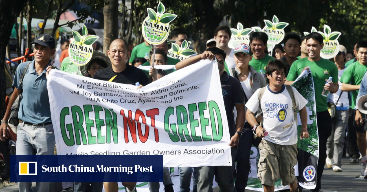 Manila's Father Robert Reyes runs his message of protest through the ...