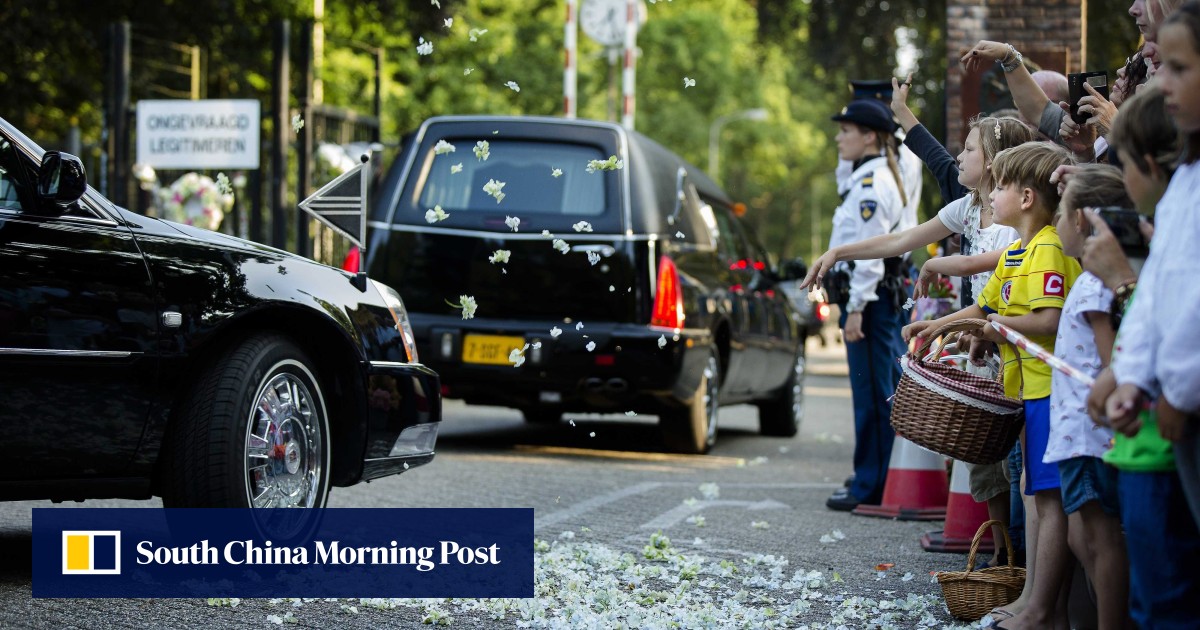 First Mh17 Victims Identified As Grieving Relatives Defy Safety Worries