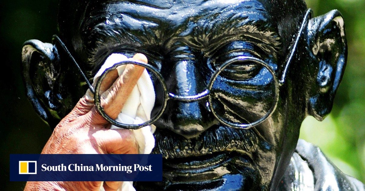 Narendra Modi launches Clean India Campaign by sweeping street | South ...