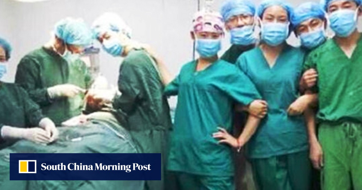 Chinese surgeons punished for taking group snaps beside patient during ...