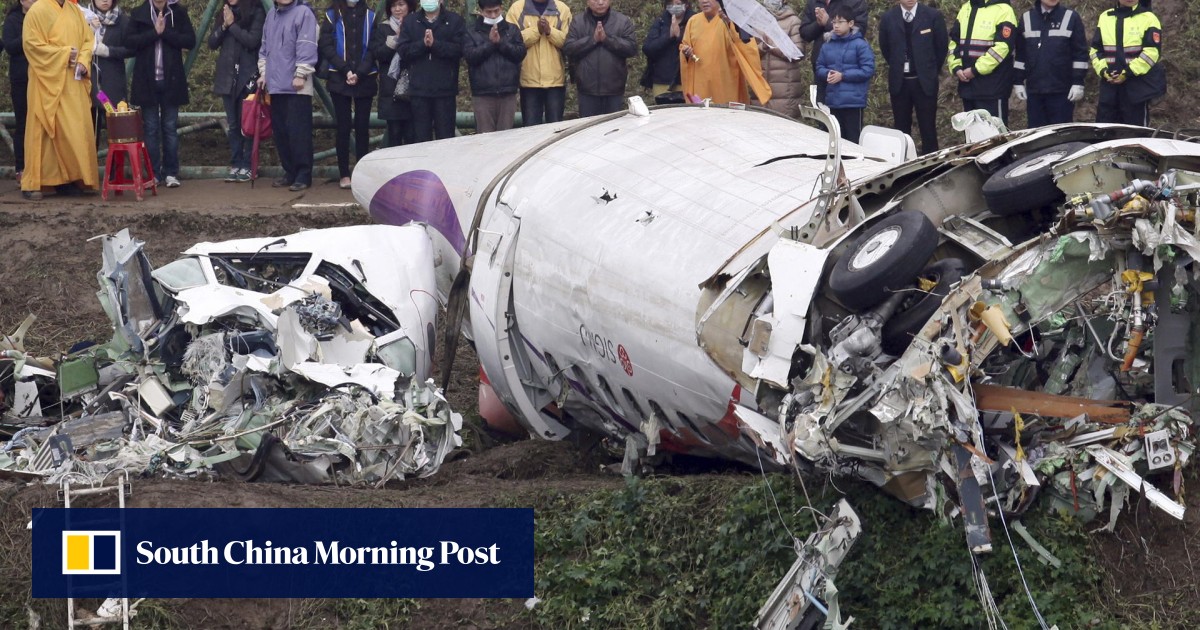 TransAsia crash survivors say last-minute seat change, strangers' help ...