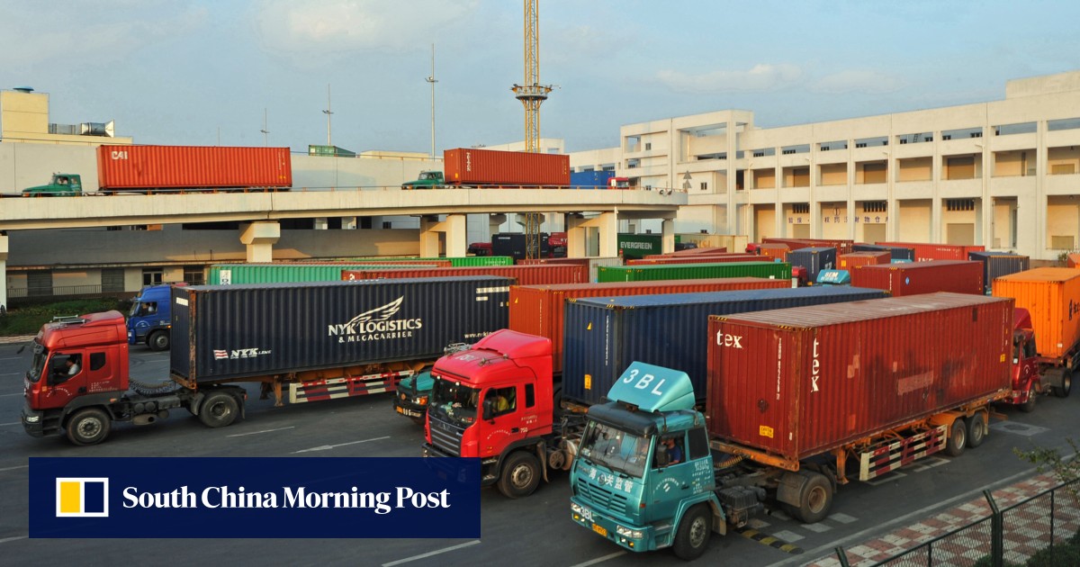 Eight Chinese customs officials on trial accused of taking bribes from ...