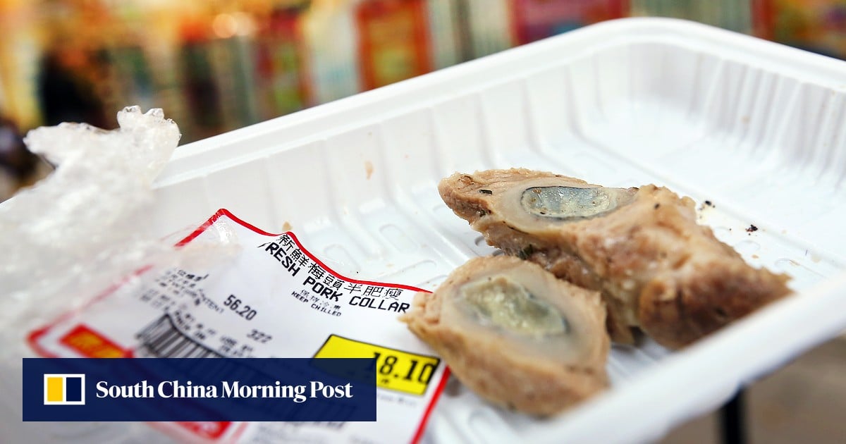 Nasty surprise for seasoned chef as rancid meat ‘explodes in his face ...