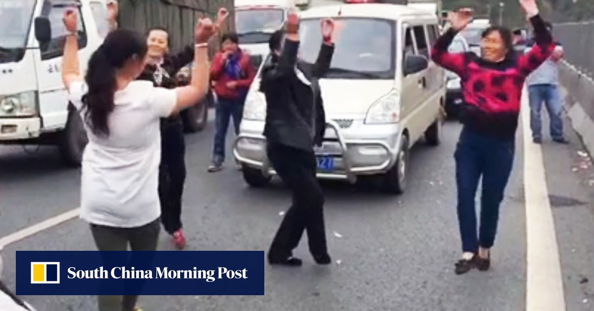 Traffic jam? Let’s dance!: Chinese motorists twirl during traffic hold ...