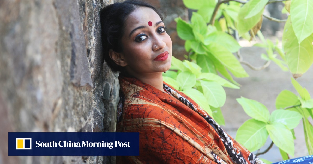 How the bindi, dot on forehead of Indian women, became a fashion ...