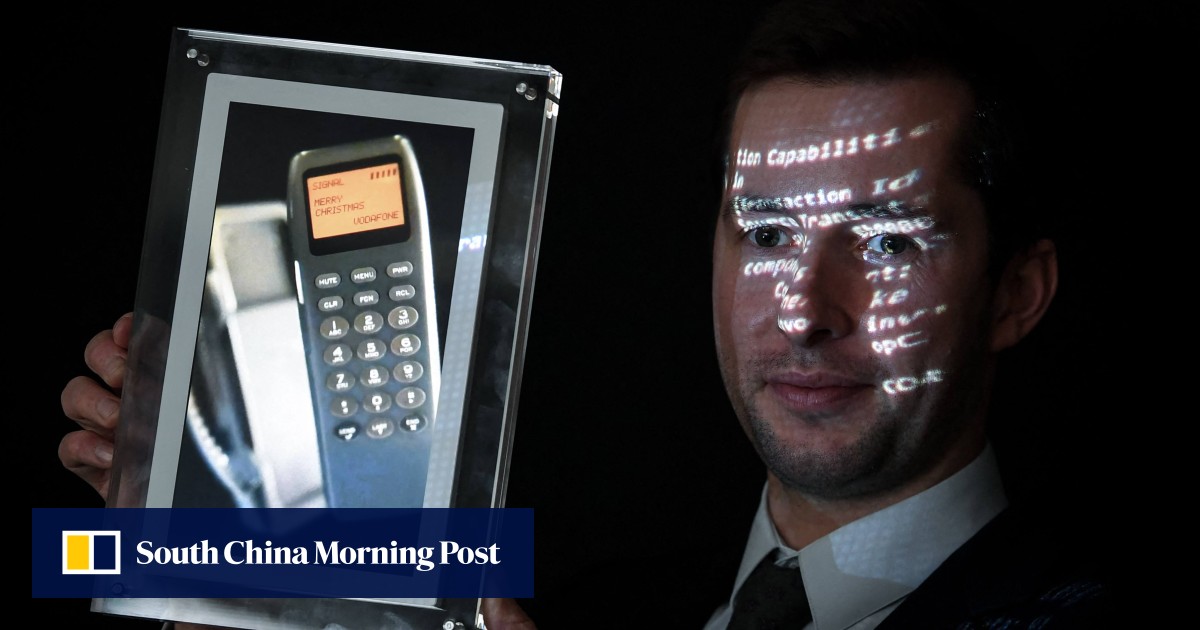 ‘Merry Christmas’: world’s first text message sells as NFT for US ...