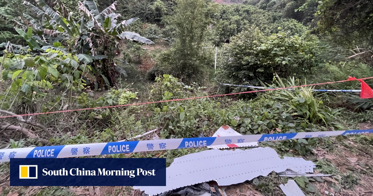 China Eastern Airlines flight MU5735: debris and belongings recovered ...