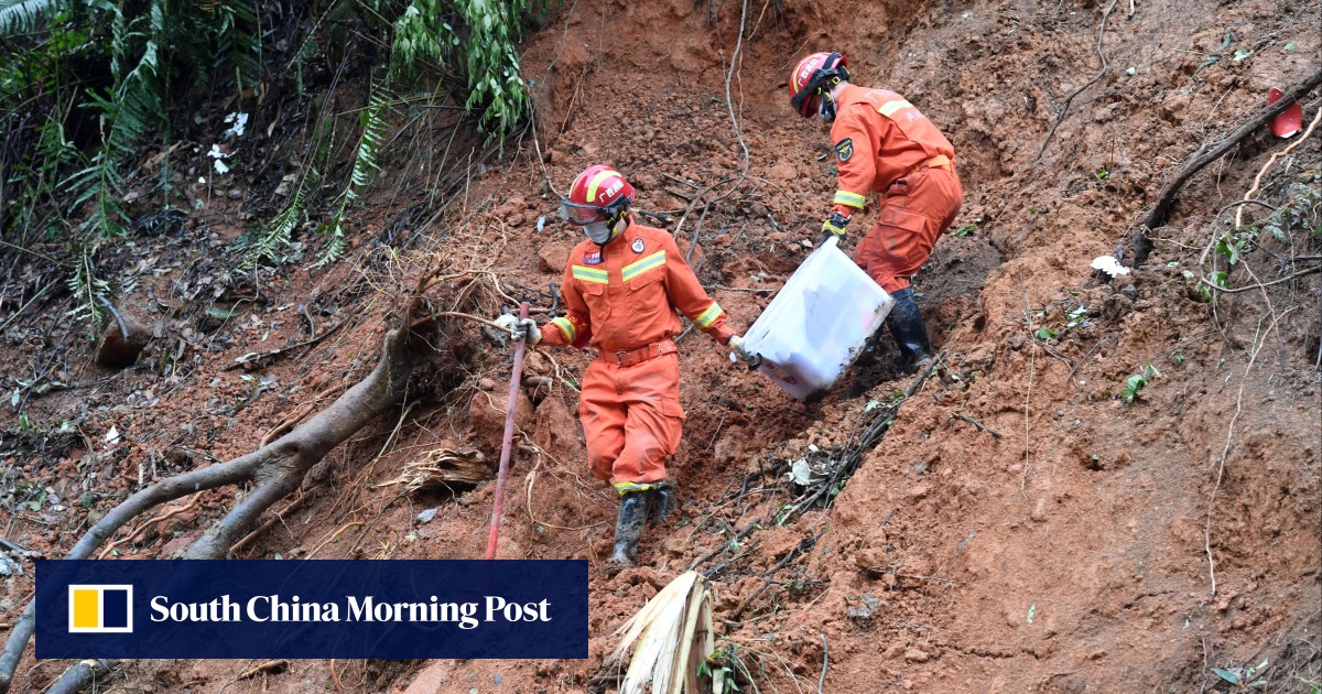 China Eastern flight MU5735: suspected debris found 10km from crash ...
