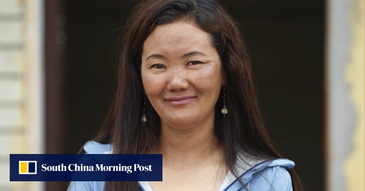 Nepals Lhaka Sherpa Breaks Her Own Female Record By Scaling Mount