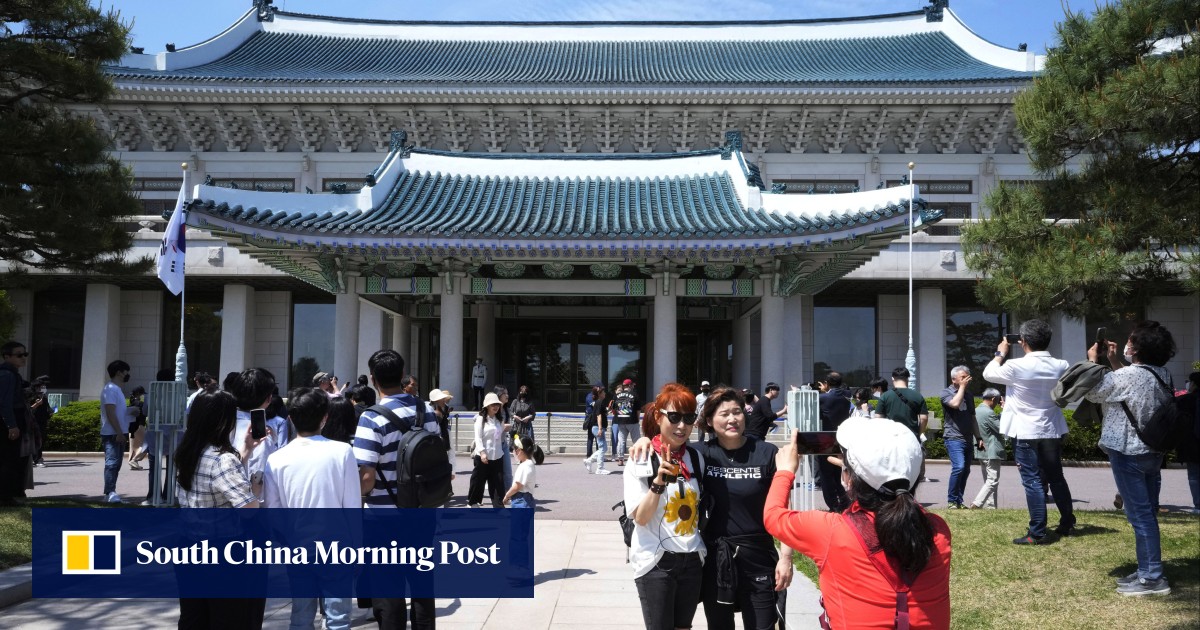 South Koreans get to see inside presidential Blue House for first time ...