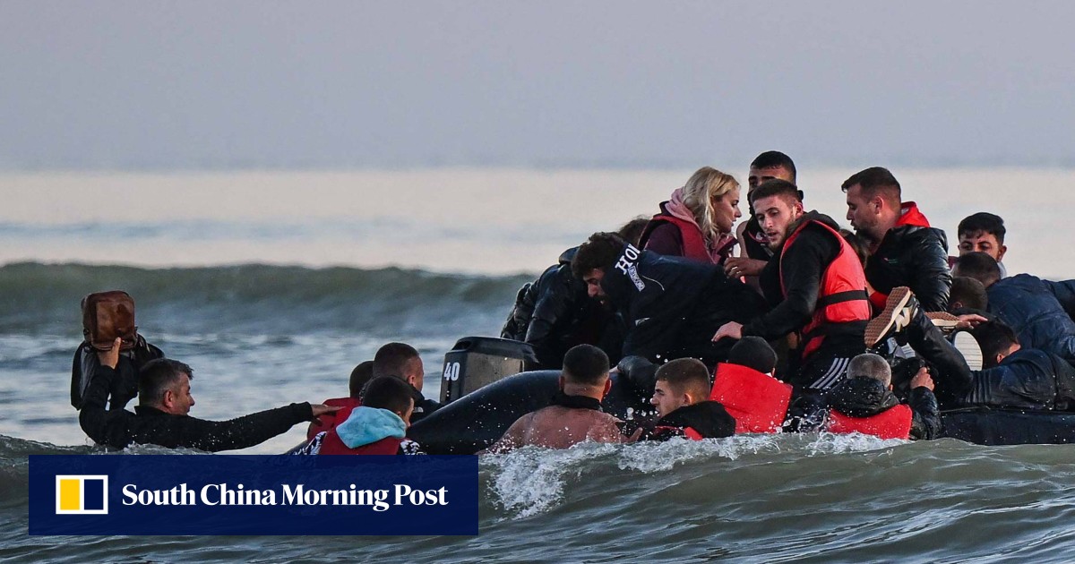 Europe refugee crisis: record high 700 migrants crossed the English ... Europe refugee crisis: record high 700 migrants crossed the English ...