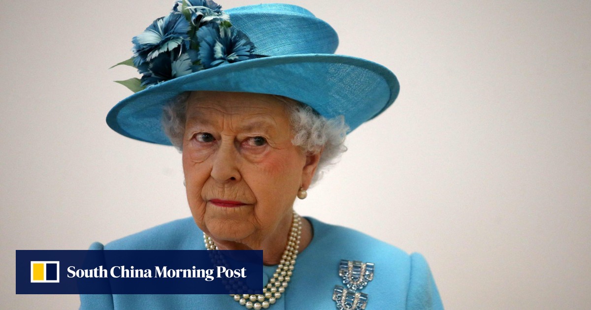 Queen Elizabeth’s fashion sense, the designers who shaped it over 75 ...