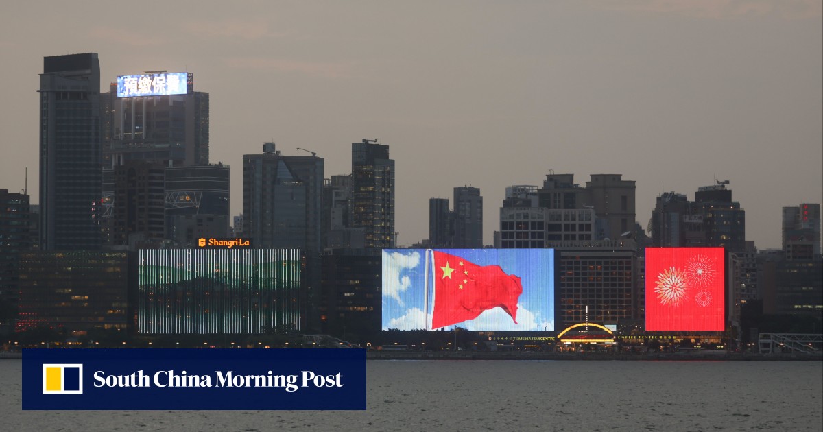 Hong Kong police to deploy large number of officers on National Day ...