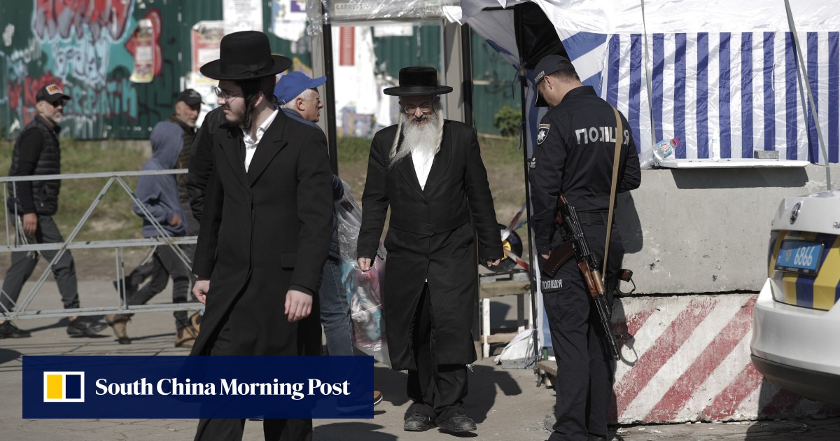 Thousands of Hasidic Jews defy travel warnings by making New Year ...