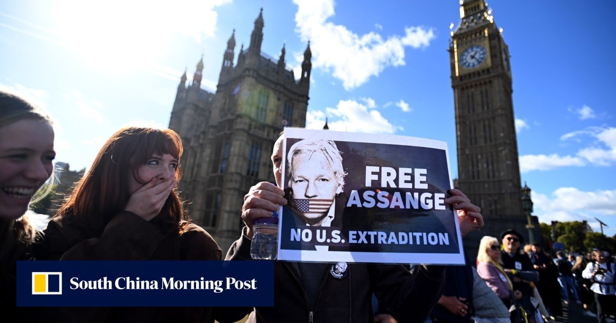 Supporters Of Wikileaks Julian Assange Form Human Chain Around Uk
