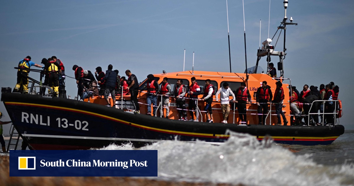 UK: 4 deaths reported as boat carrying migrants sinks off coast while ...