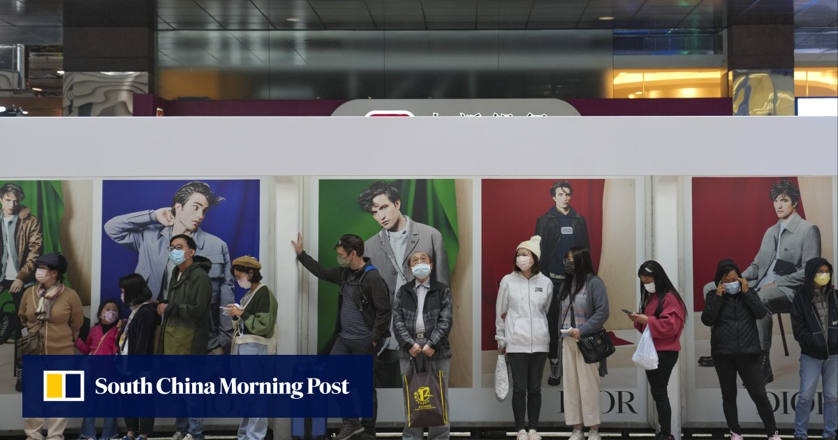 Hongkongers save money at highest rate in 5 years but still feel ...