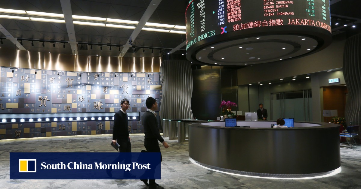 Hong Kong Stocks Retreat As New Year Rally Overheats While Byd Erases