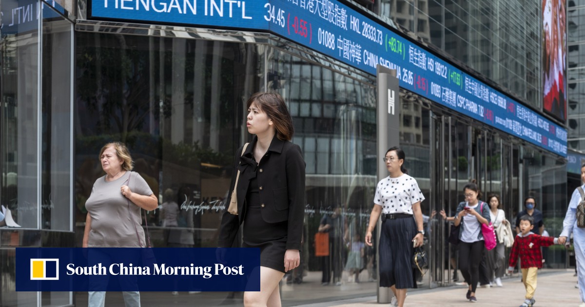 Hong Kong Stocks Make Upbeat Start To Week As Traders Look Past Weak