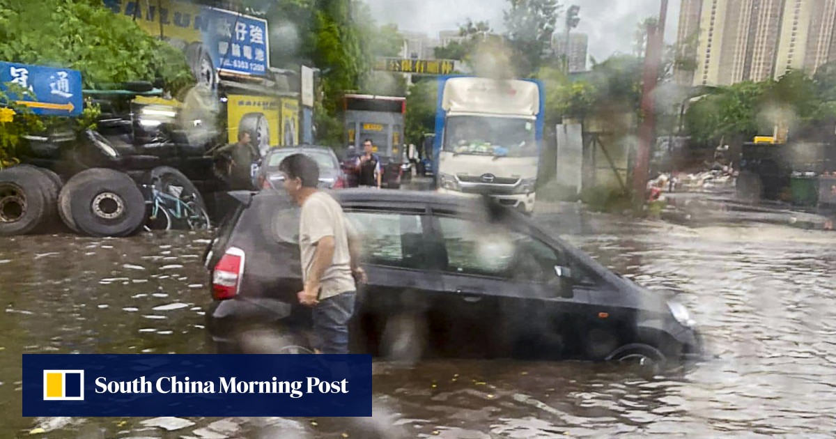 Downpour Lashes Hong Kong With Red Rainstorm Warning In Force For 2