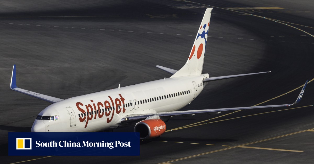 Indian man stuck inside SpiceJet plane toilet for an hour after door ...