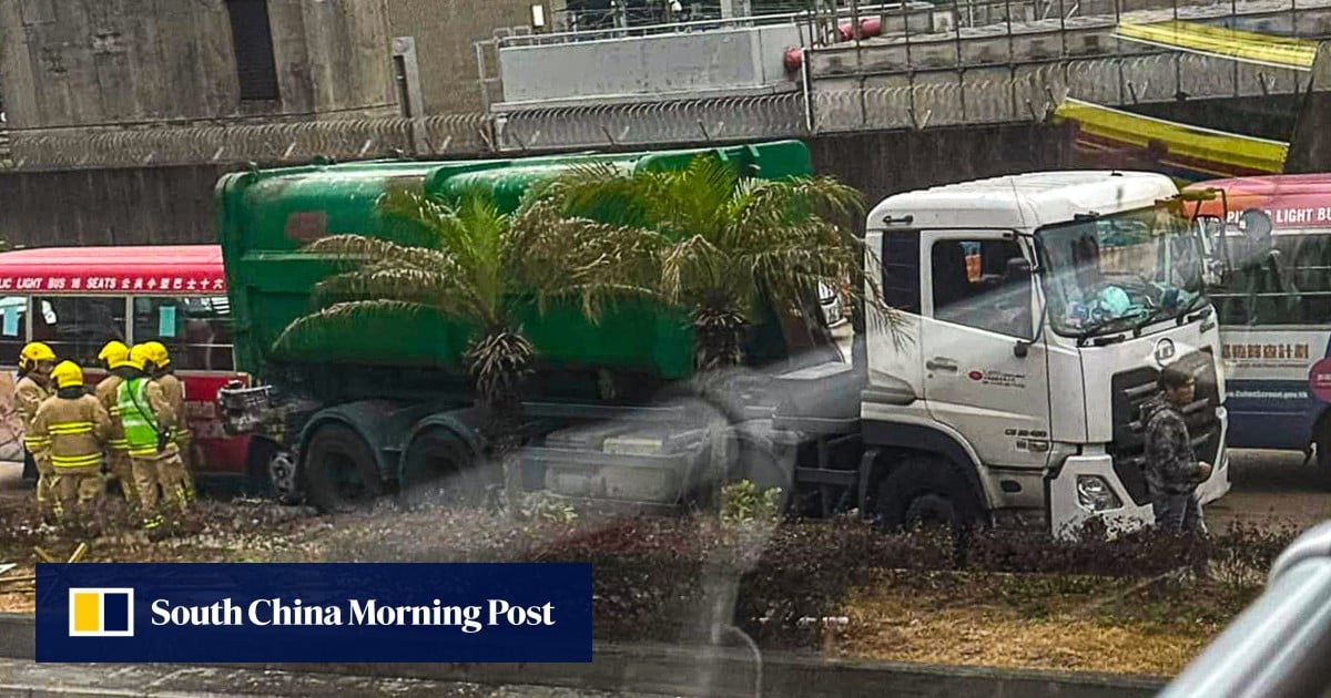 2 Hong Kong Minibuses And Truck Collide Injuring At Least 6 People