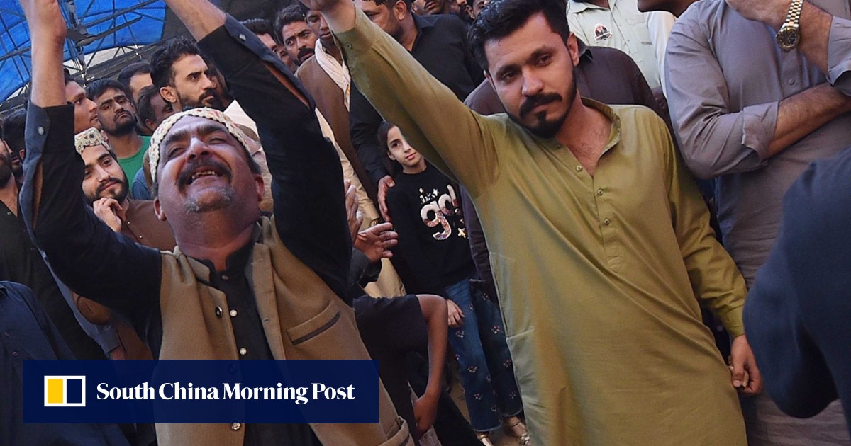 Pakistan ex-PMs and bitter rivals Nawaz Sharif and Imran Khan both ...