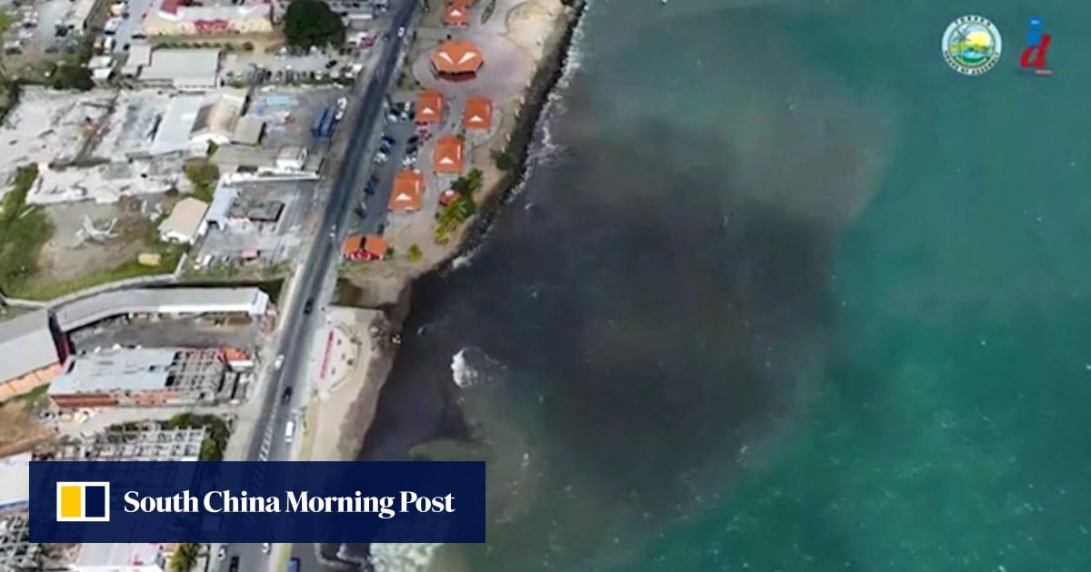 1000 Volunteers Scramble In Caribbean To Clean Up Massive Oil Spill By