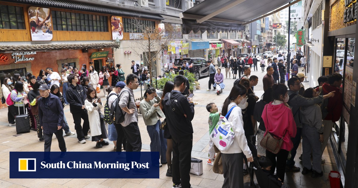 Mainland Chinese Make Only Day Trips To Hong Kong With Focus On Saving