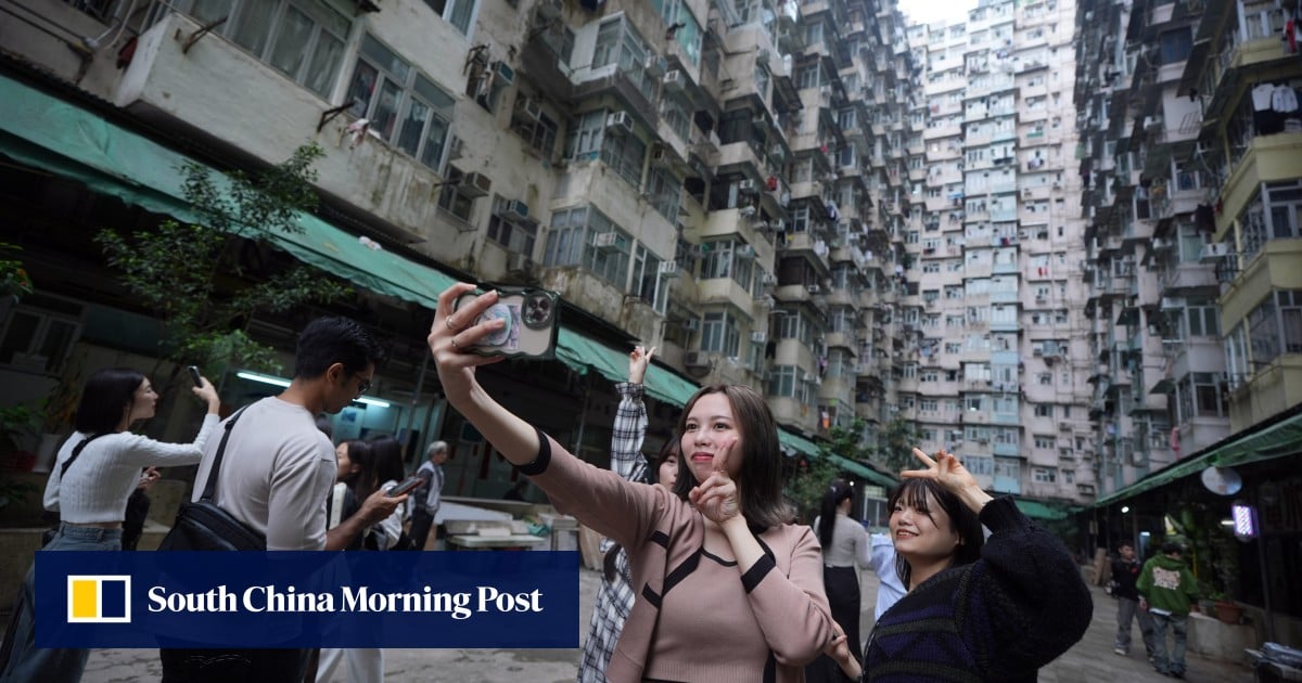 Hong Kong Gears Up For 800000 Mainland Chinese Visitors Over Labour
