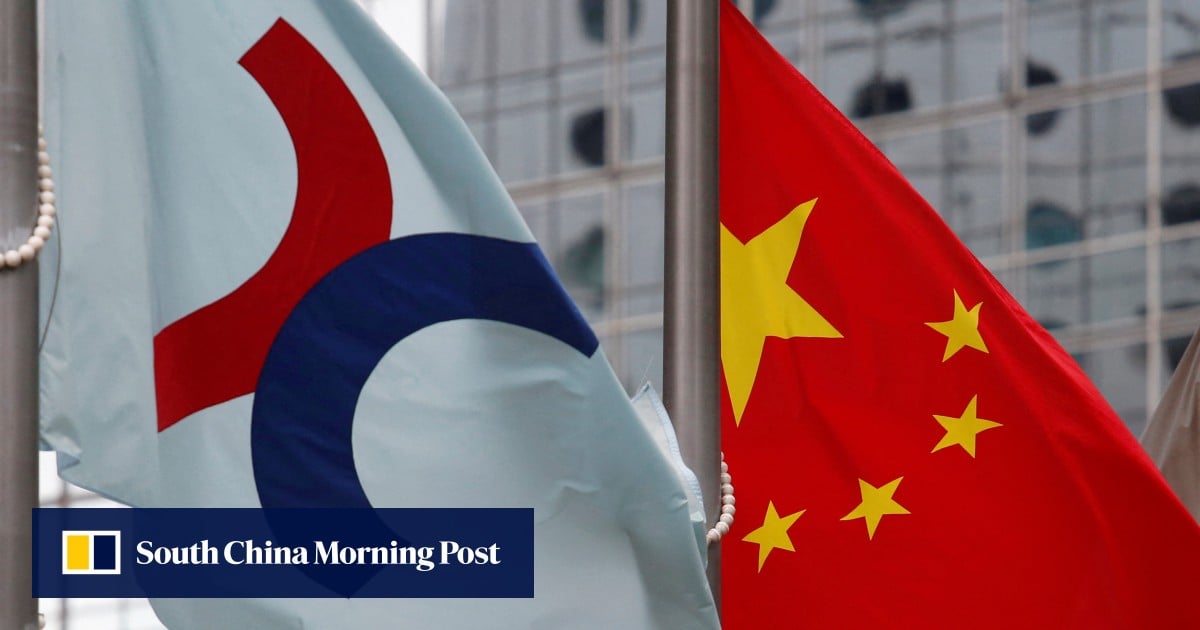Hong Kong Stocks Near 8 Month Highs On Economic Optimism After Solid