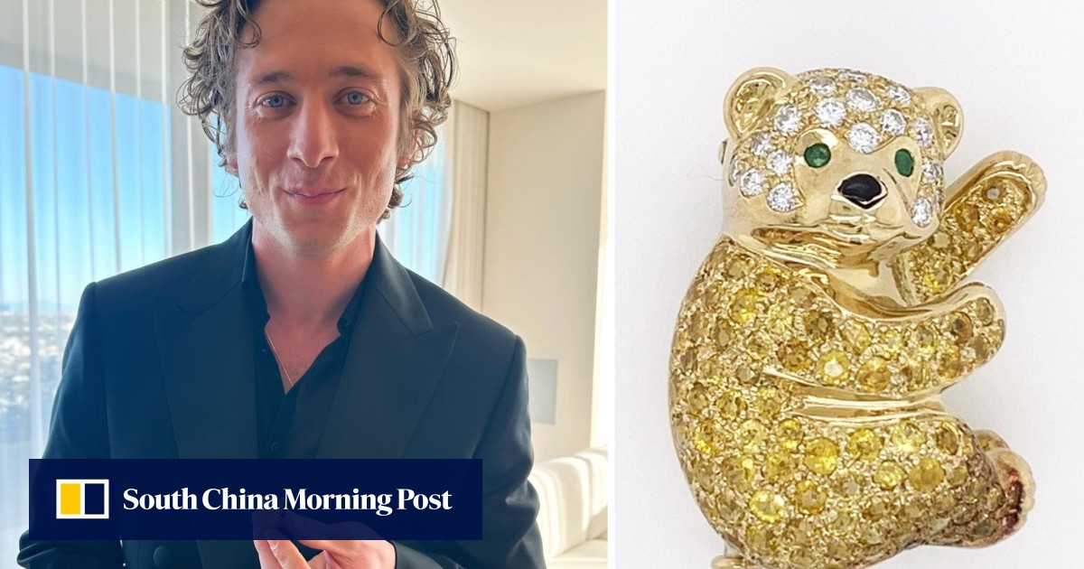 Did Jeremy Allen White kick-start the animal jewellery trend? The Bear ...
