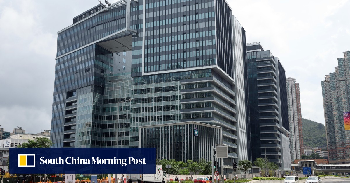 More Than 180000 Hong Kong Residents Have Yet To Replace Old Identity