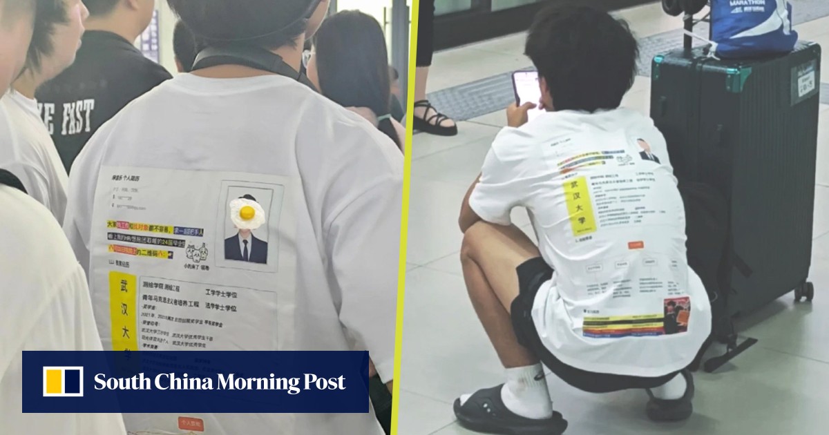 Job hunting China graduate turns into walking advert in bid to land ...