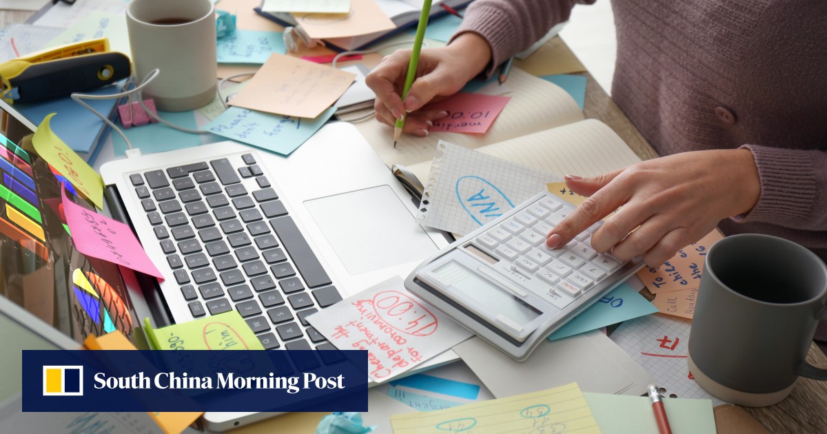 For less stress, keep a tidy desk. Expert offers decluttering tips ...