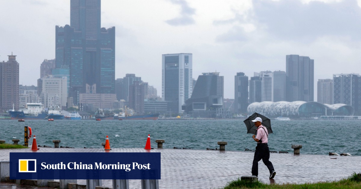 Taiwan warns of storm surge from powerful Typhoon Krathon, mobilises ...