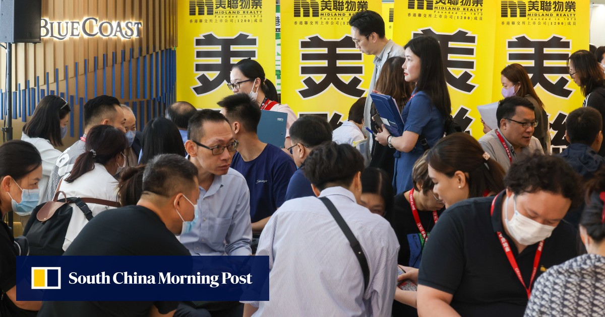Mainland Chinese Buyers Rush Into Hong Kong Property Amid Low Prices