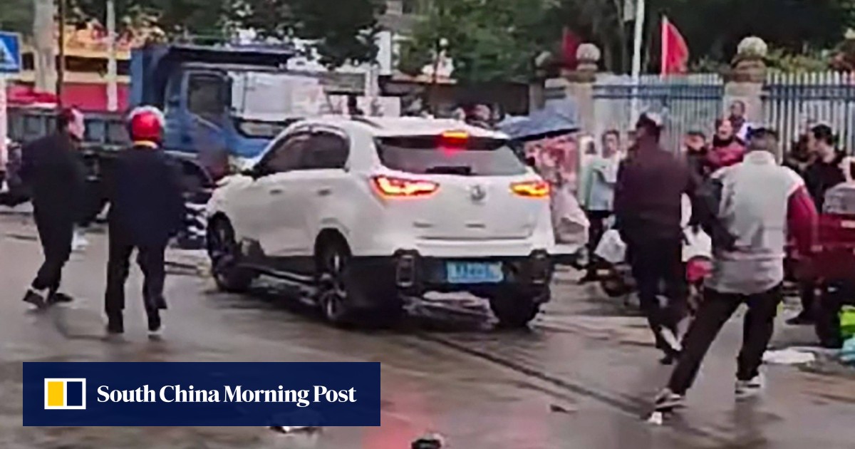 Driver detained after children injured in car crash outside Chinese ...