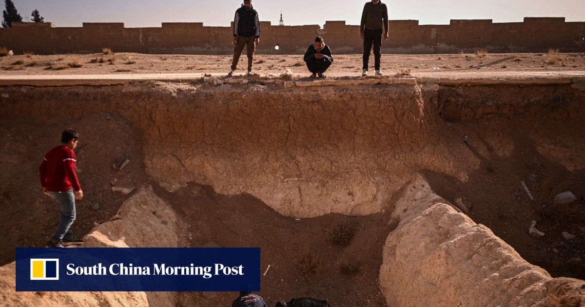 At least 100,000 bodies in Syria mass grave, US advocacy group says ...