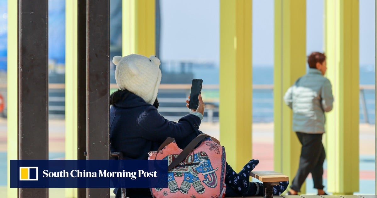 Hong Kong Issues First Cold Weather Warning Of 2025 As Temperatures Set