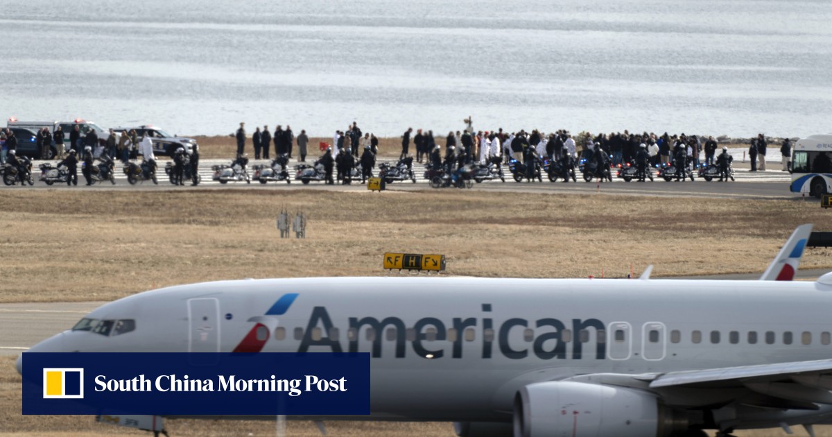 Families visit crash site days after deadliest US air disaster since ...