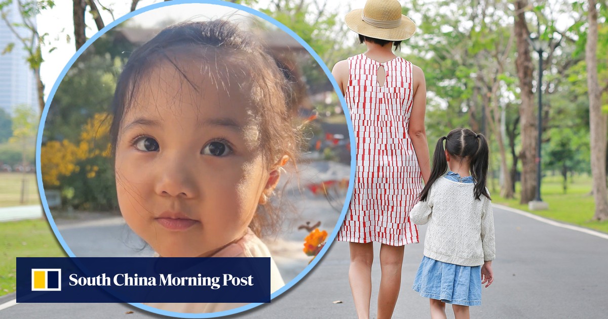 Little Chinese girl asks mum to treat her well in public, highlights value of face-saving ...