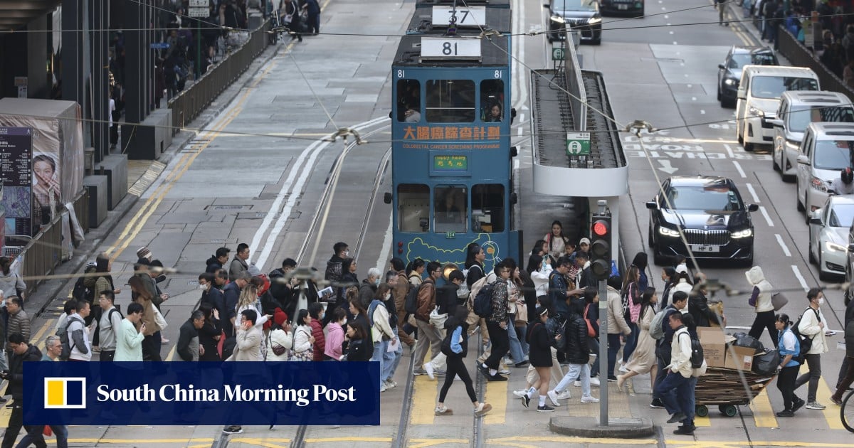 Hong Kong Stocks Fall In Volatile Trading As Tech Driven Rally Calms