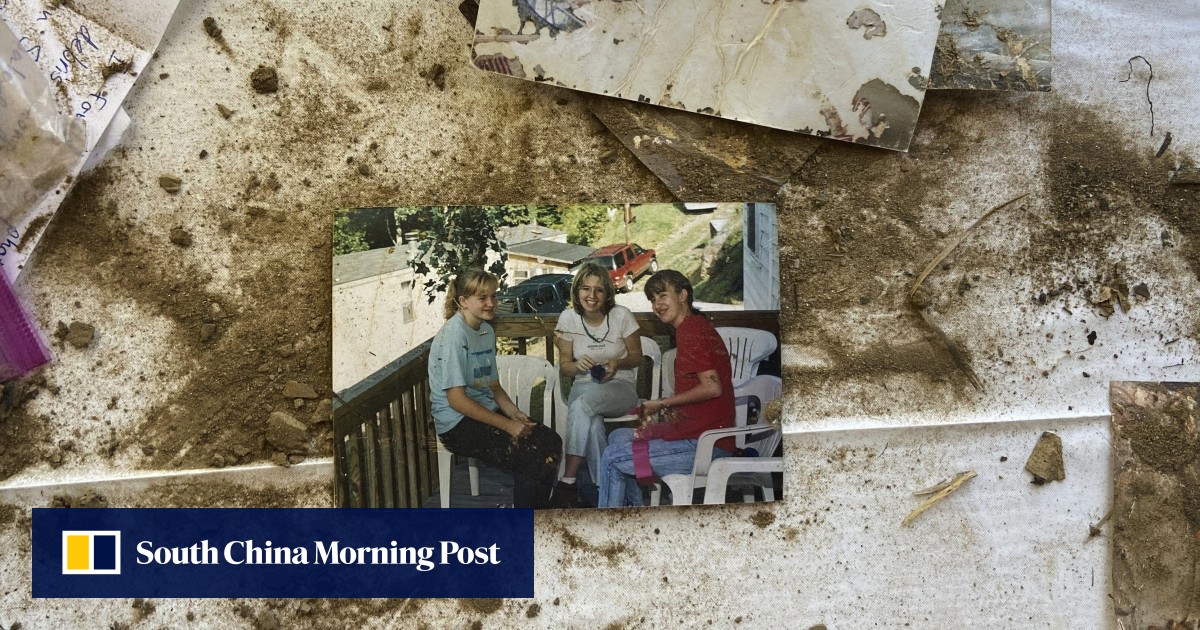 The volunteers returning treasured photos lost in US natural disasters ...