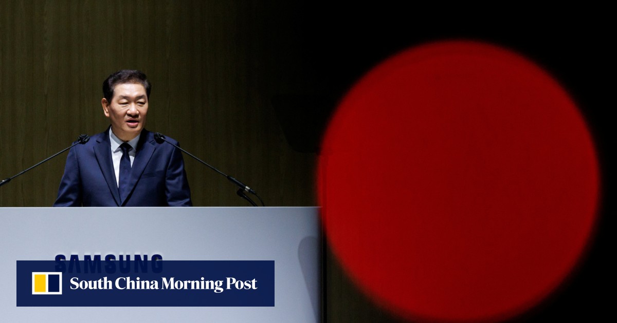 Samsung CEO says company will pursue deals as it struggles for growth ...