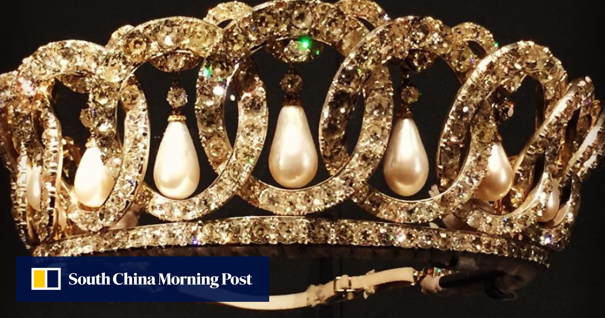 7 stunning pieces of pearl jewellery Queen Elizabeth loves to wear ...