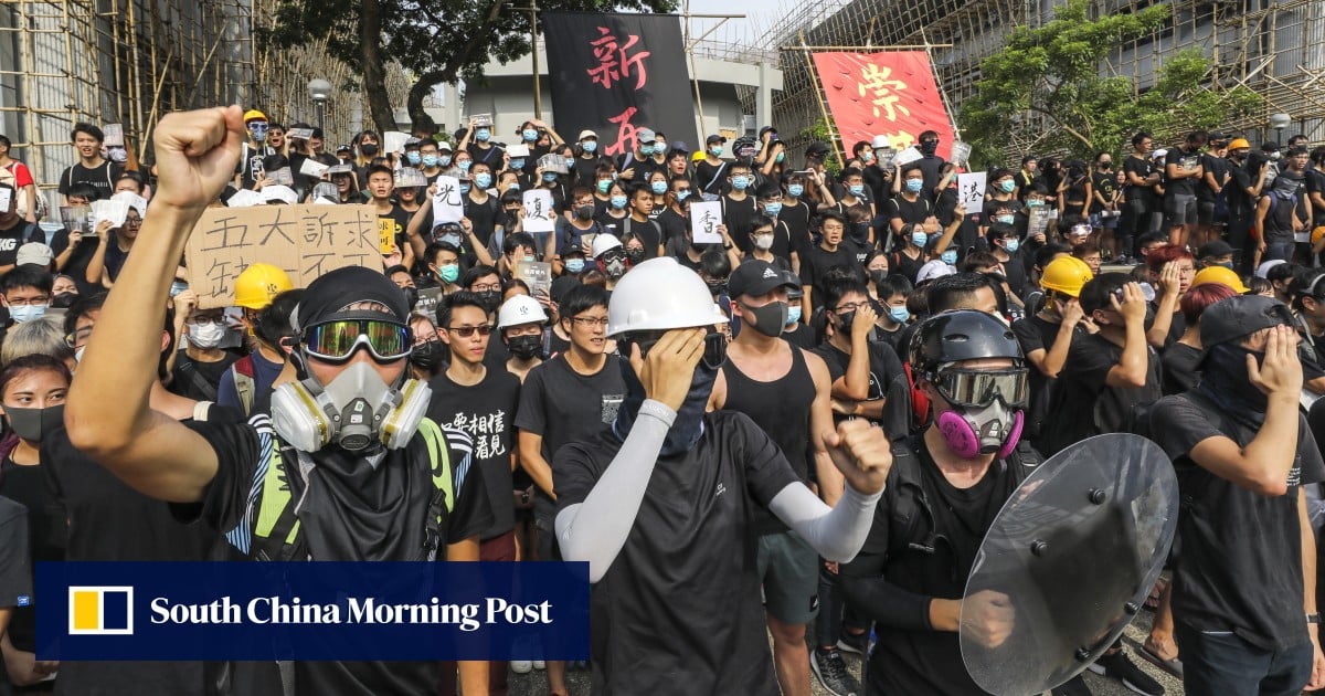 Hong Kong protests: Chinese University welcoming event for new starters ...