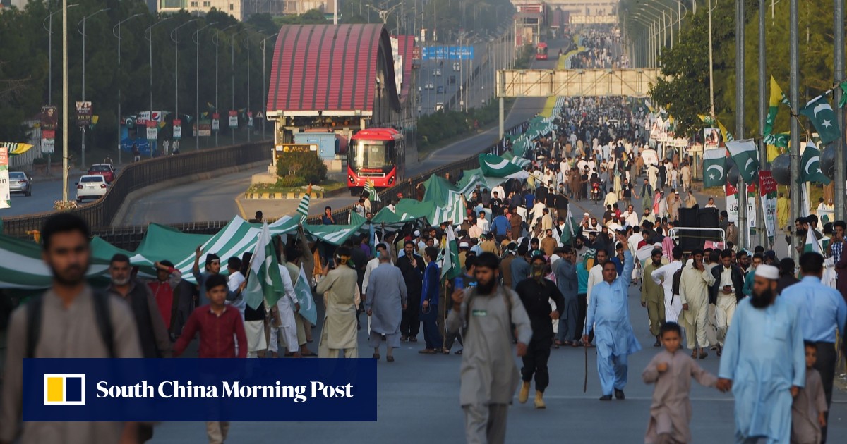 At least 10 killed in artillery fire across Kashmir border as tensions ...