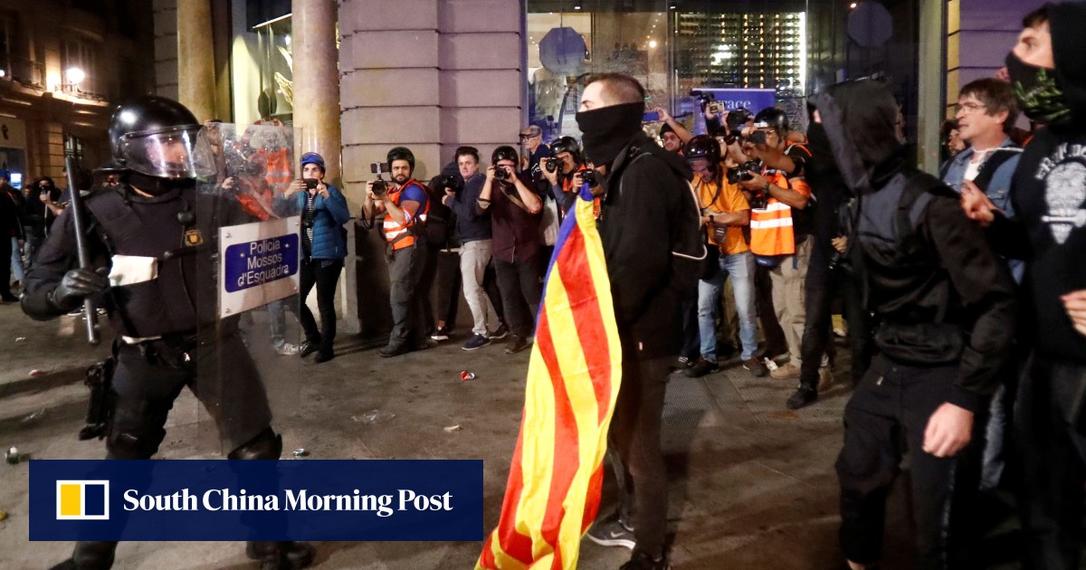 Police, protesters clash in Barcelona after 350,000 rally against ...
