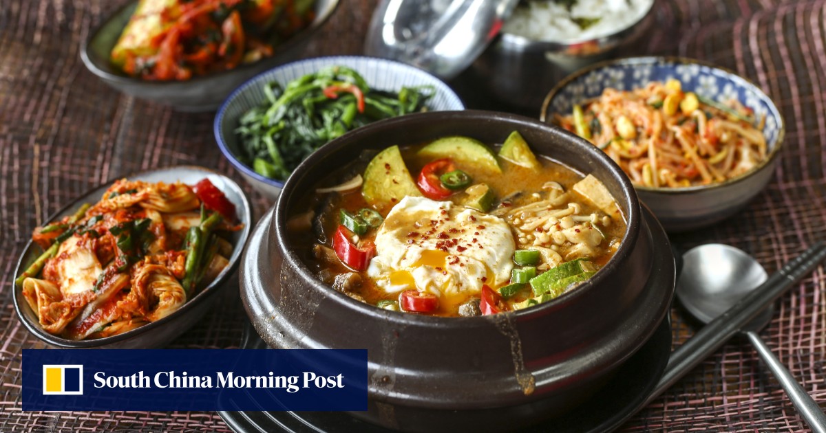 How to make a vegetarian version of Korean chigae soup with a kick of ...